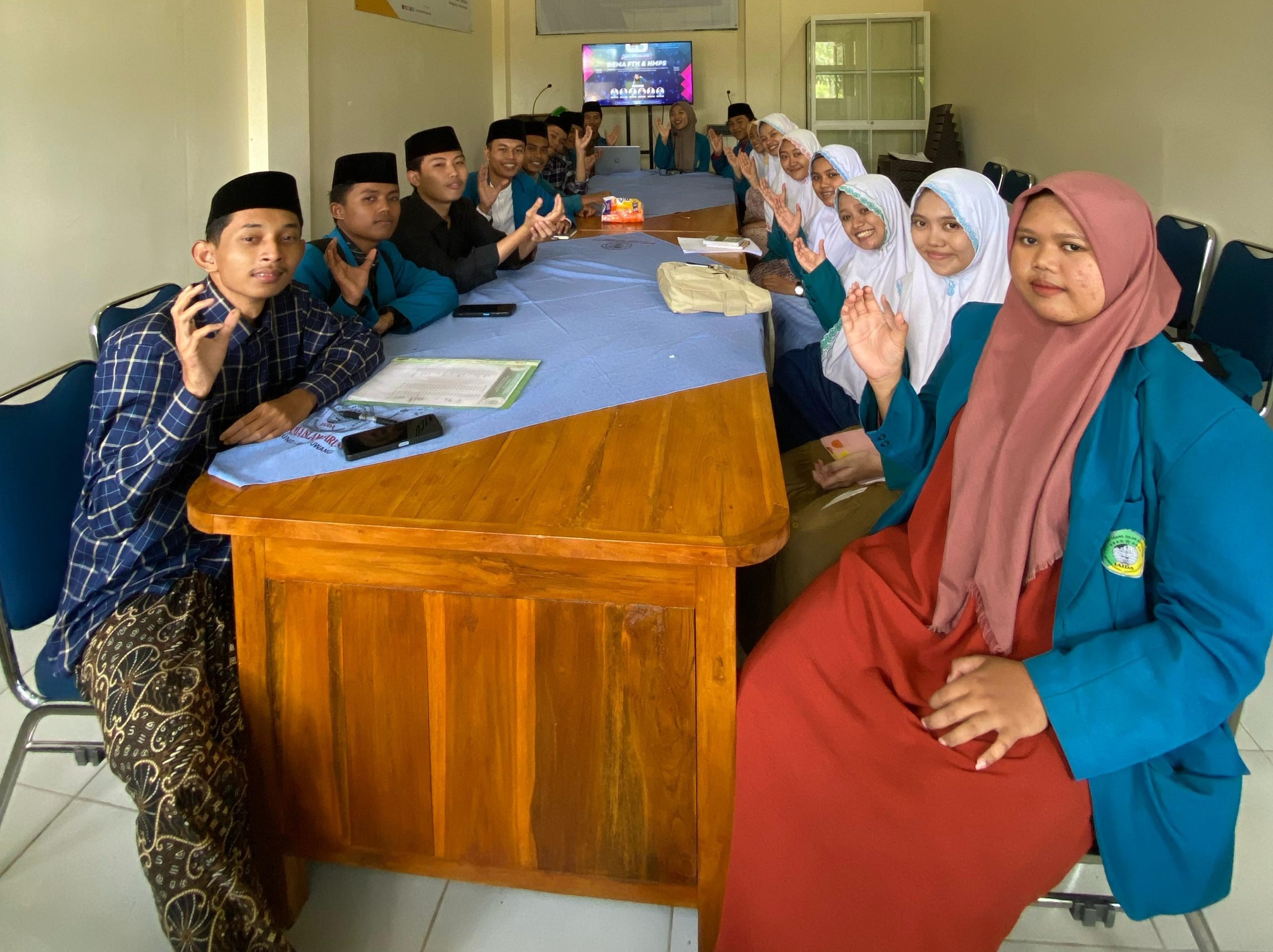 "DEMA FTK UIMSYA Gelar Diskusi Interaktif Bersama HMPS FTK - Universitas KH. MUKHTAR SYAFAAT